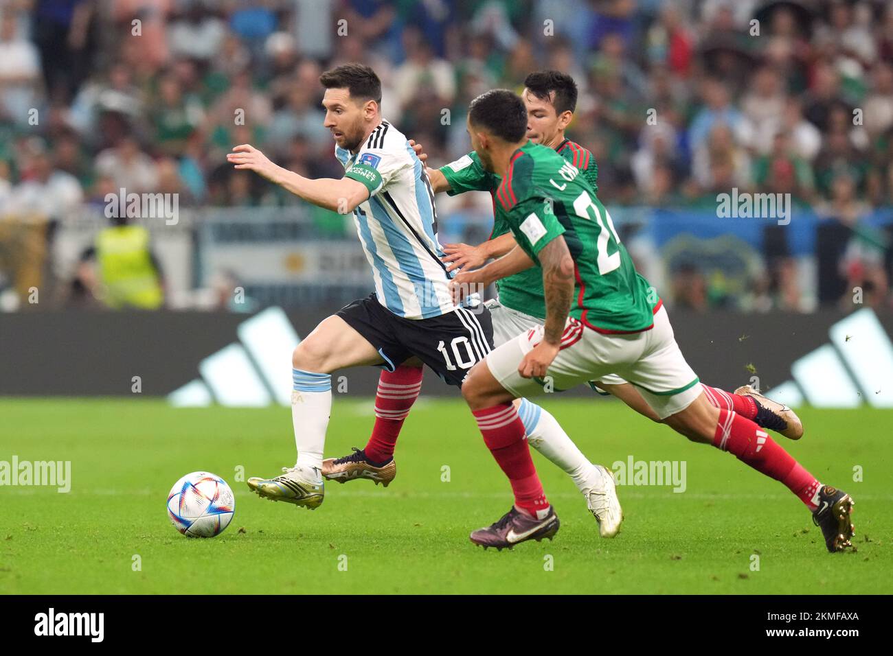 Lionel Messi (à gauche) en Argentine et Luis Chavez (à droite) au ...