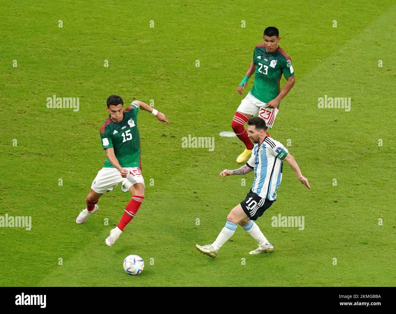 Hector Moreno du Mexique et Lionel Messi de l'Argentine en action lors ...