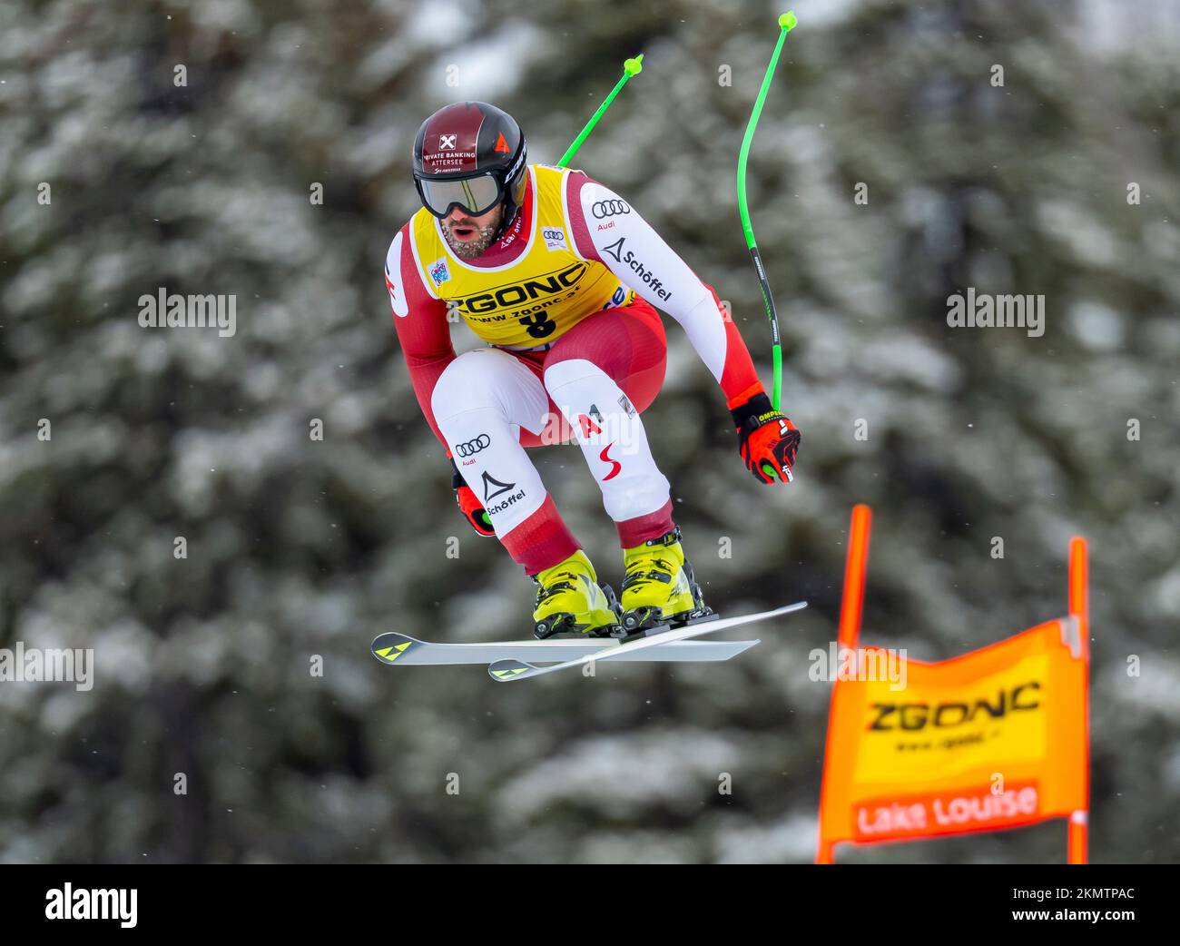 Daniel Hemetsberger, d'Autriche, vole sur le parcours sur son chemin à ...