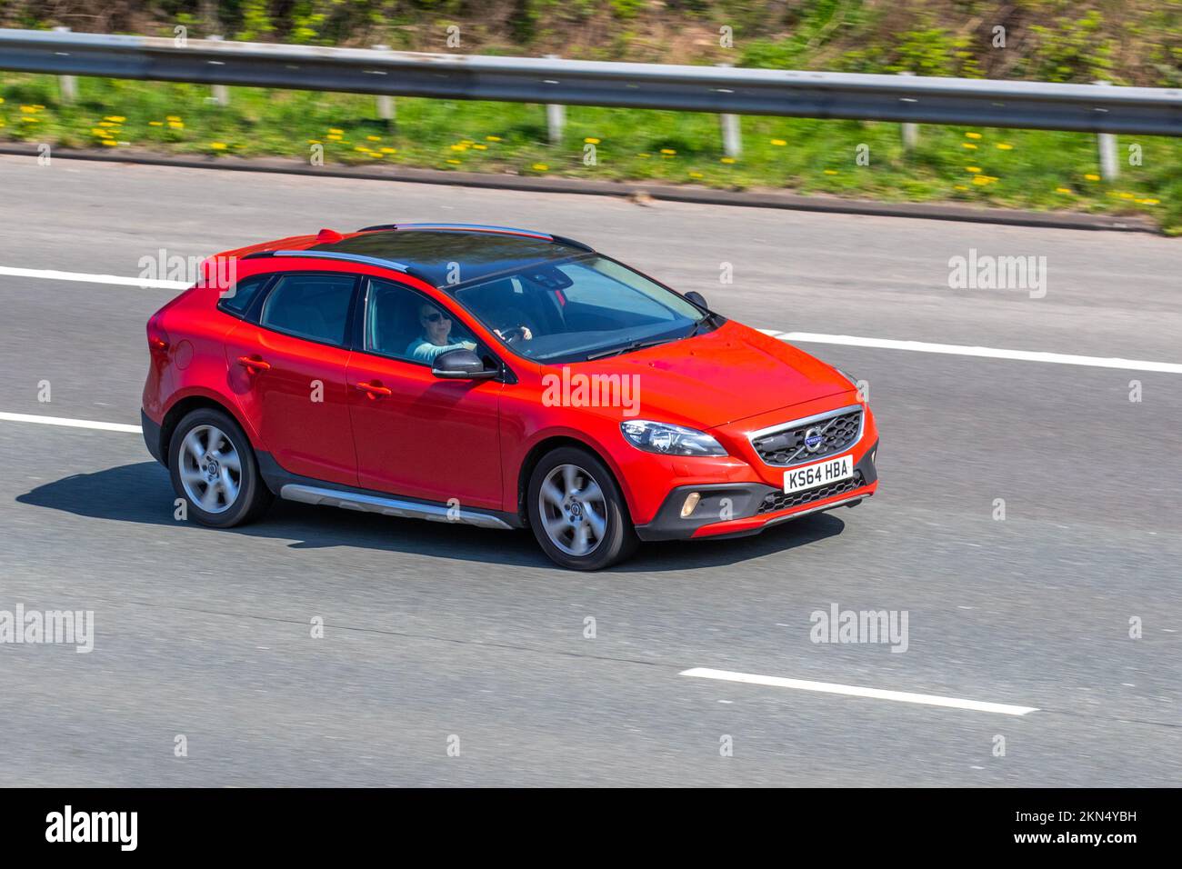 2014 Red VOLVO V40 D3 CROSS COUNTRY se 1984cc 6 SPEED Manual ; sur l ...