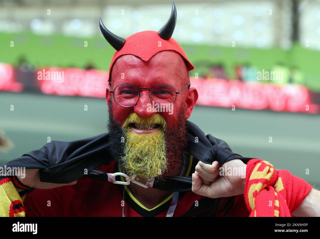 L'illustration montre un fan de Diable rouge belge vêtu de Diable en ...