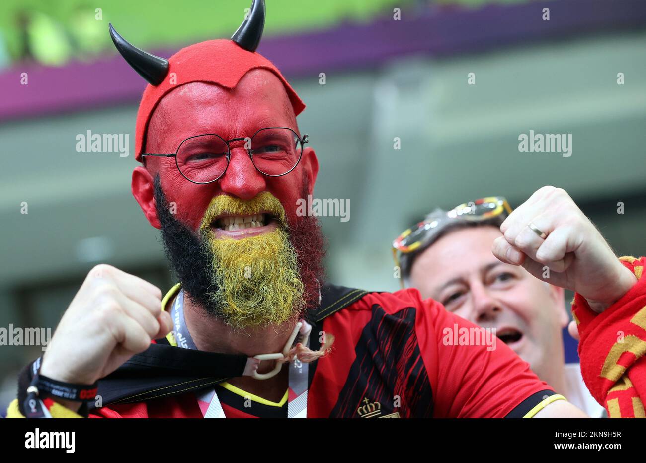 L'illustration montre un fan de Diable rouge belge vêtu de Diable en ...