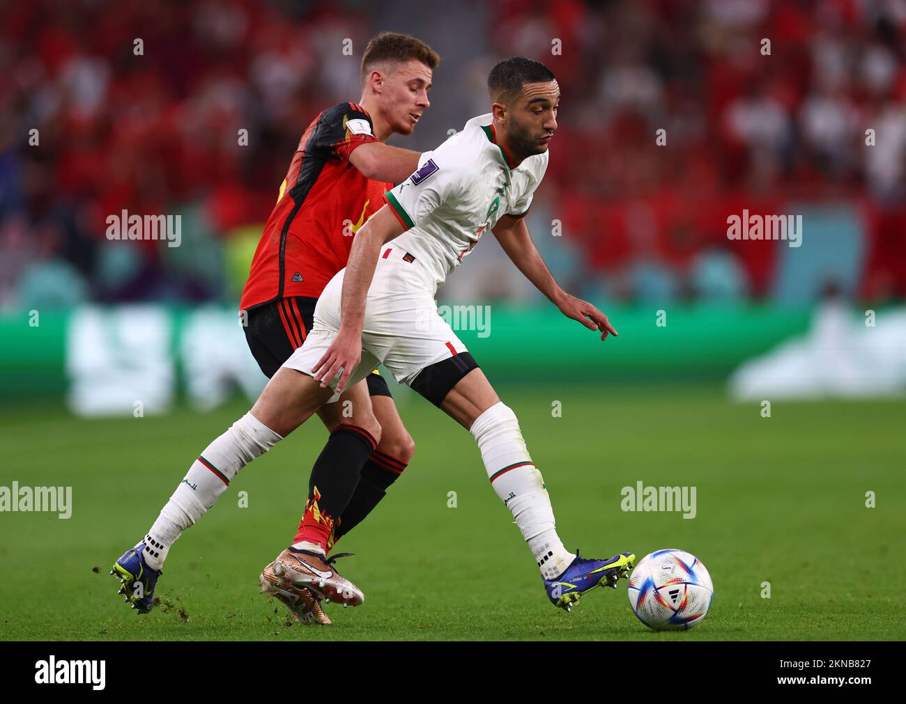 Doha, Qatar, 27th novembre 2022. Hakim Ziyach du Maroc et Thorg Hazard ...