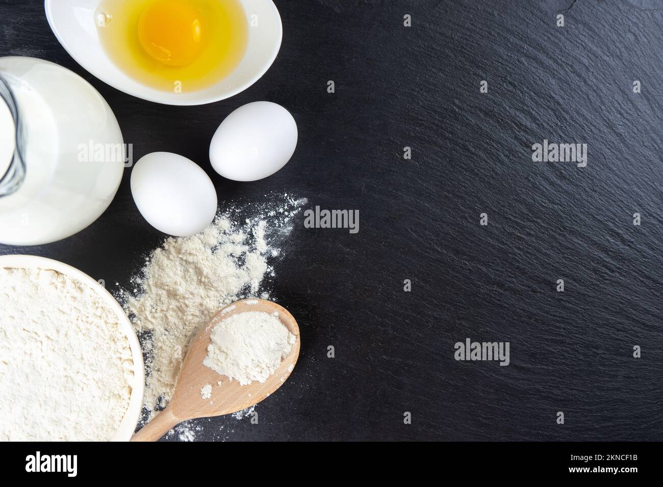 Cuisson cuisson Ingrédients arrière-plan avec espace de copie. Farine ...