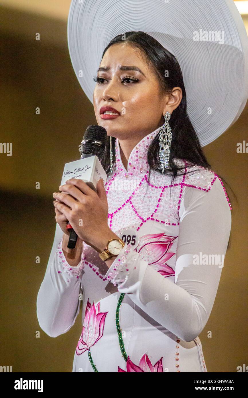Londres, Royaume-Uni. 27th novembre 2022. Vêtu en Ao Dai et non la.le spectacle honore et ...
