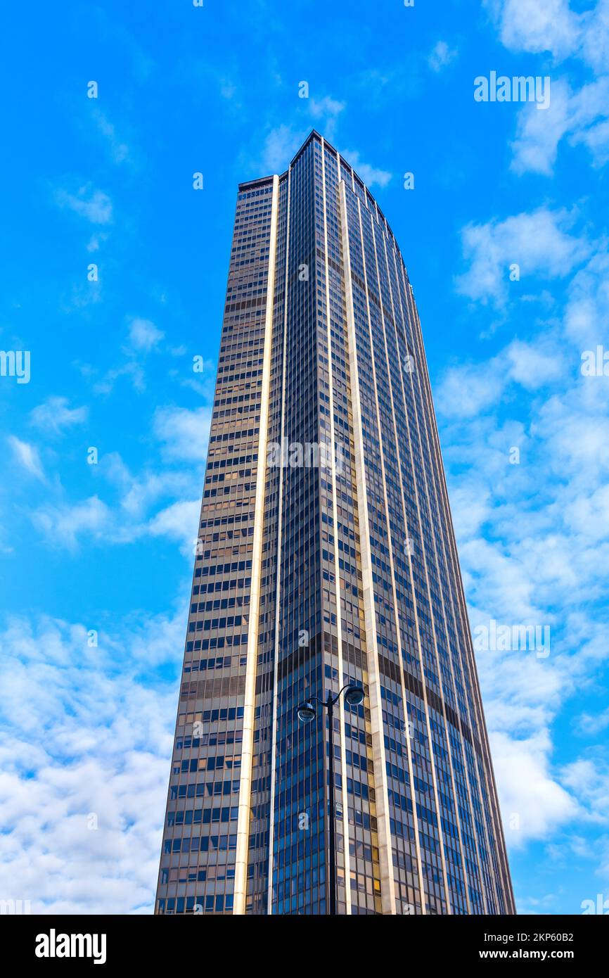 Tour Montparnasse, immeuble de 59 étages construit de 1969 à 1973, face ...