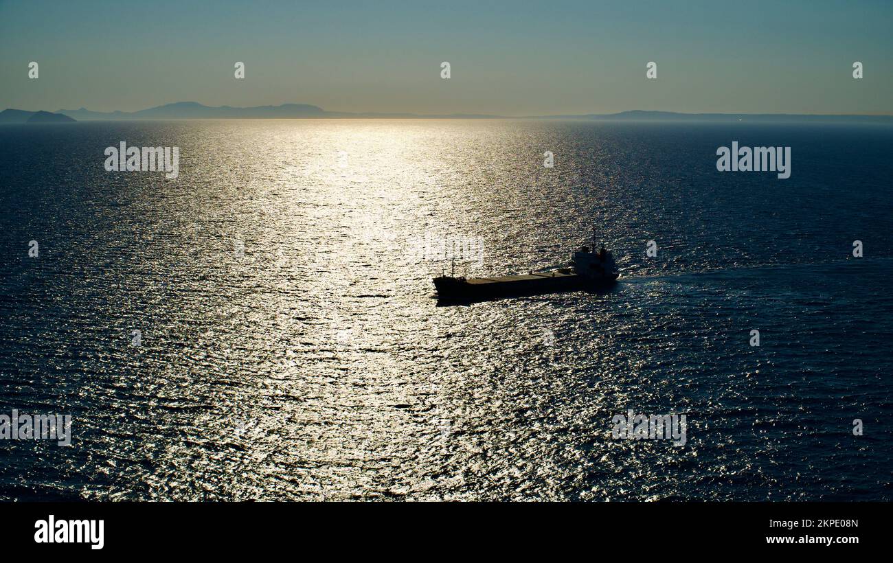 Cargo en mer. navire de transit. Voiliers. Bateau de pêche. Pêche ...
