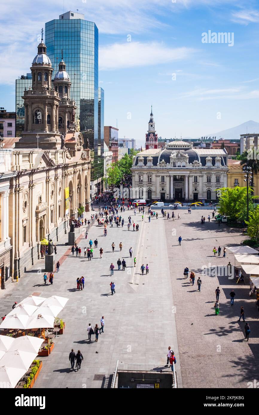 Plaza de Armas (ou place principale) avec la cathédrale métropolitaine ...