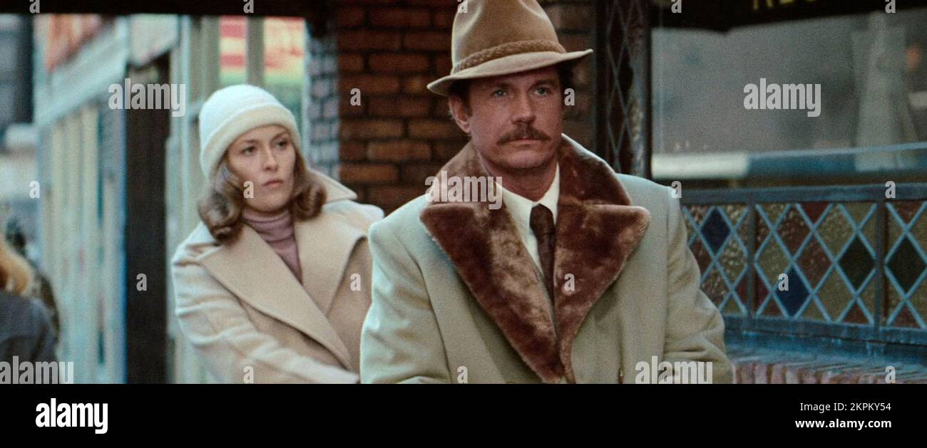 Los Angeles.CA.USA. Faye Dunaway et Cliff Robertson dans une scène en ...