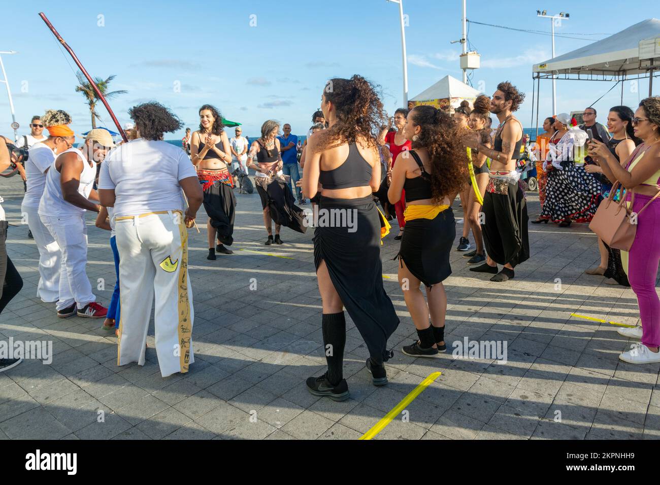 Salvador, Bahia, Brésil - 22 octobre 2022: Les gens qui exécutent la ...