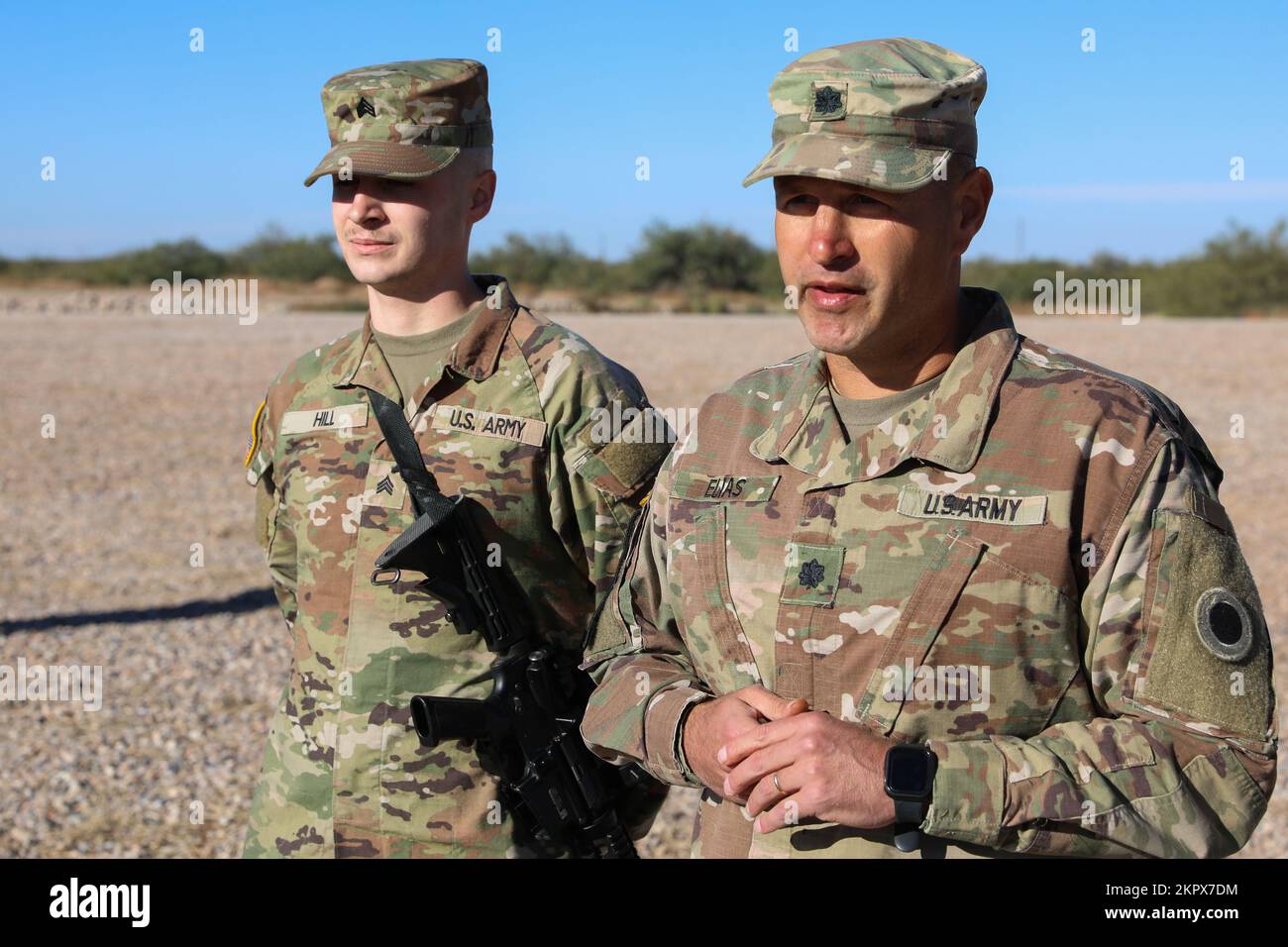 ÉTATS-UNIS Le sergent Joseph Hill de l'armée, à gauche, un sergent des ...