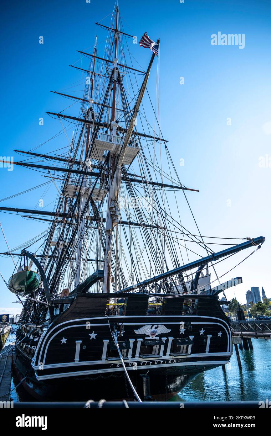Uss constitution at port Banque de photographies et d’images à haute ...