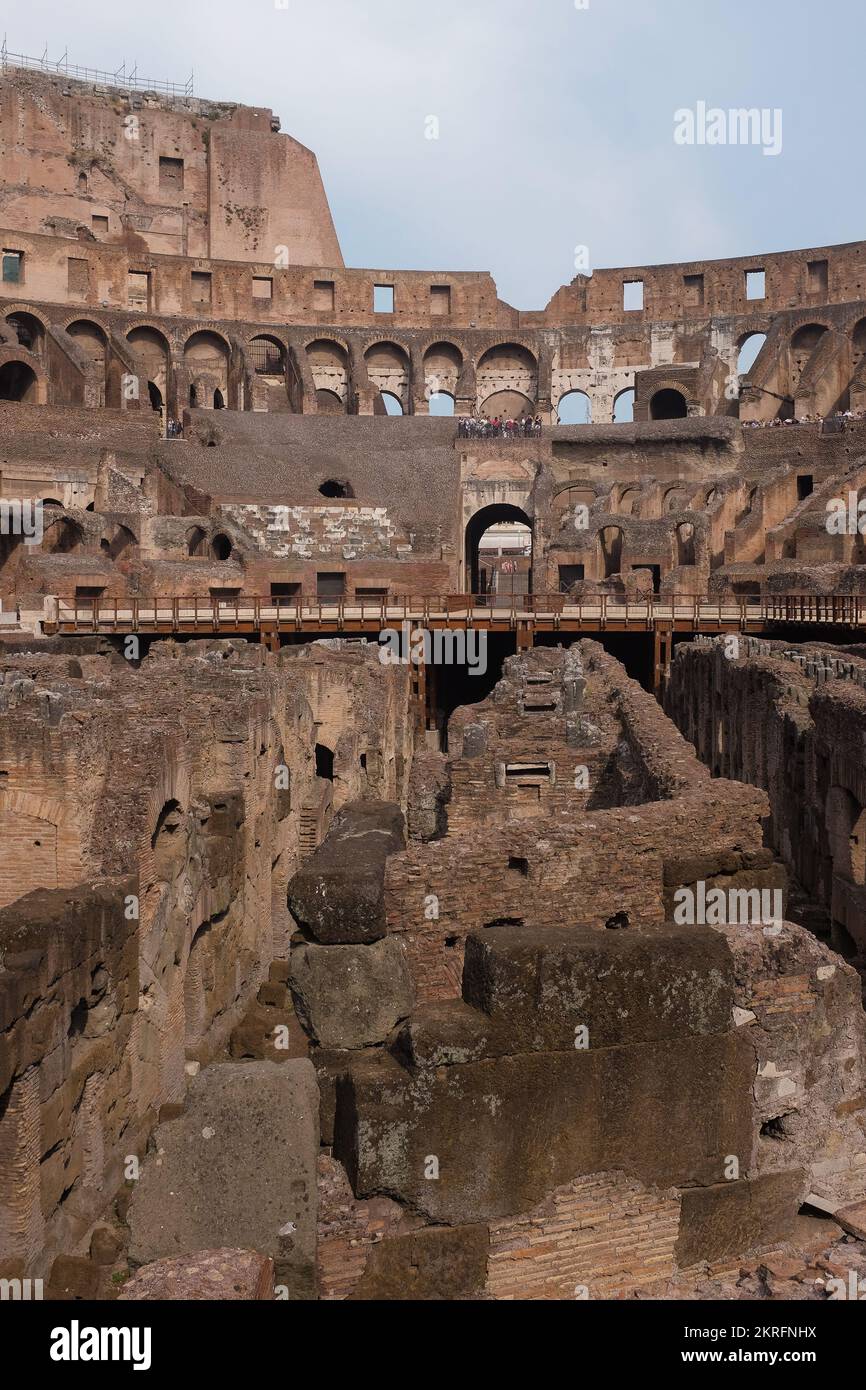 Rome, Italie - intérieur du Colisée romain, ancien amphithéâtre ovale ...