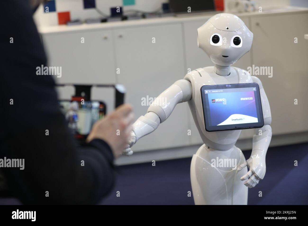 Barcelone, Espagne. 28 février 2022. Pepper, le robot humanoïde ...