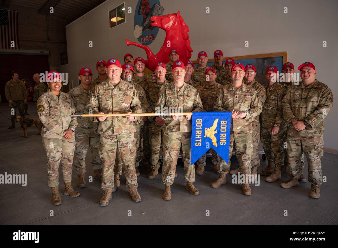 L'escadron d'entraînement du cheval ROUGE 801st a été activé à la base ...