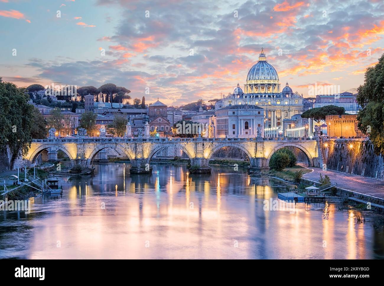 Le coucher de soleil de la ville Banque de photographies et d’images à ...