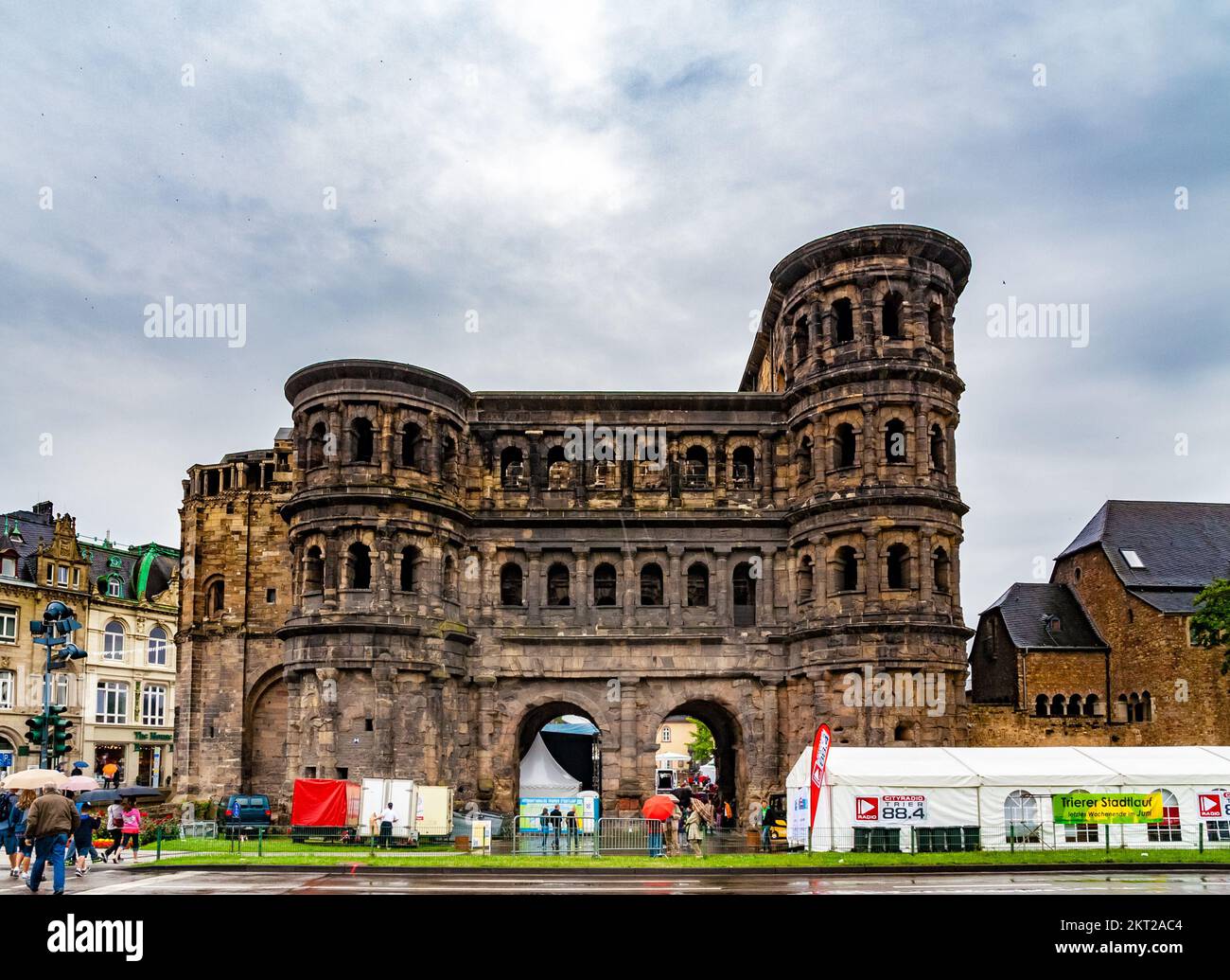 La Porta Nigra vue du nord pendant le festival appelé Altstadtfest dans ...