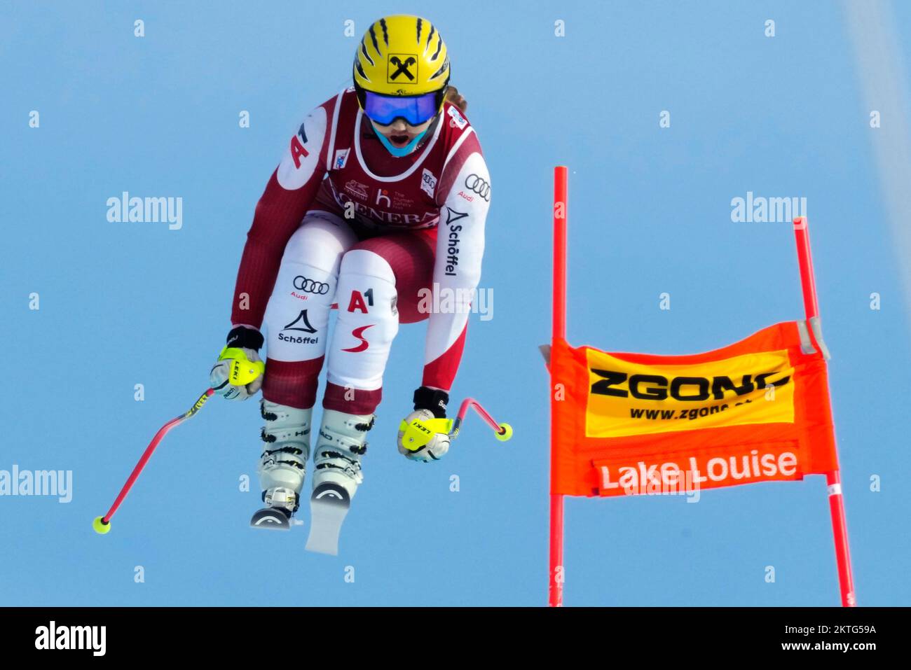 Lac Louise, Alberta, 29 novembre 2022. Nina Ortlieb, d'Autriche, vole ...