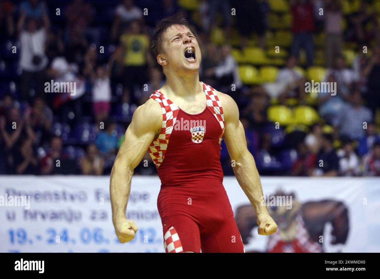 Zagreb, Croatie: Dominik Etlinger (en rouge) de Croatie célèbre après ...