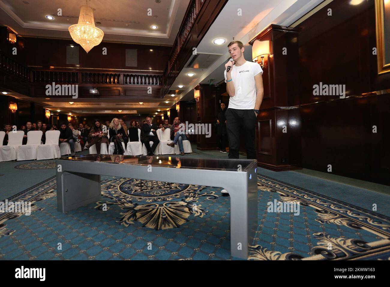 21.12.2015., Solin, Croatie - le jeune inventeur croate John Mrvos (20 ...