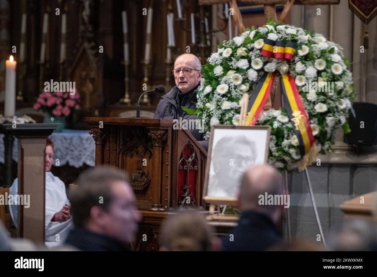 Johan Leman photographié pendant les funérailles d'État de la ministre ...
