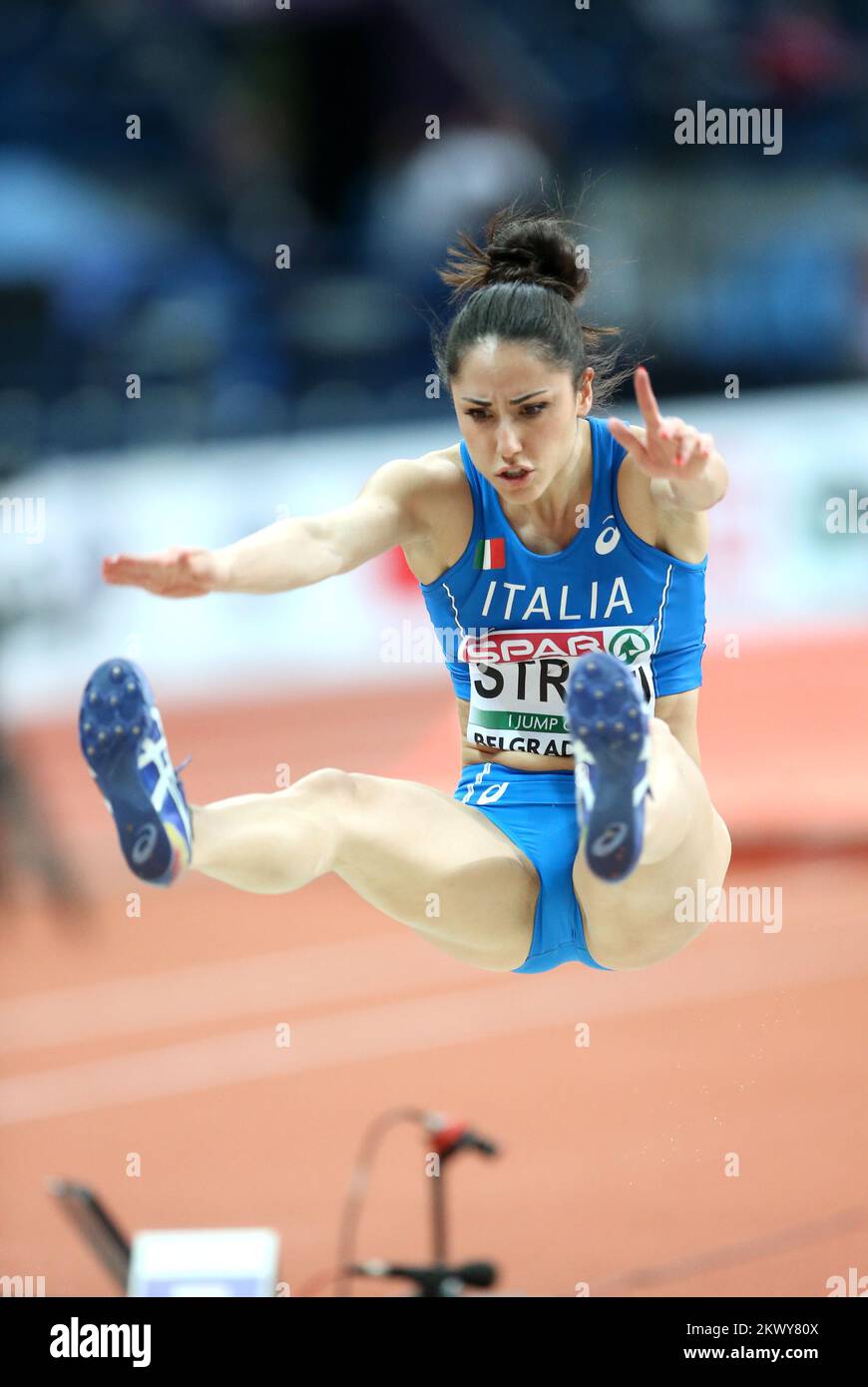 Laura strati saut en longueur Banque de photographies et d’images à ...