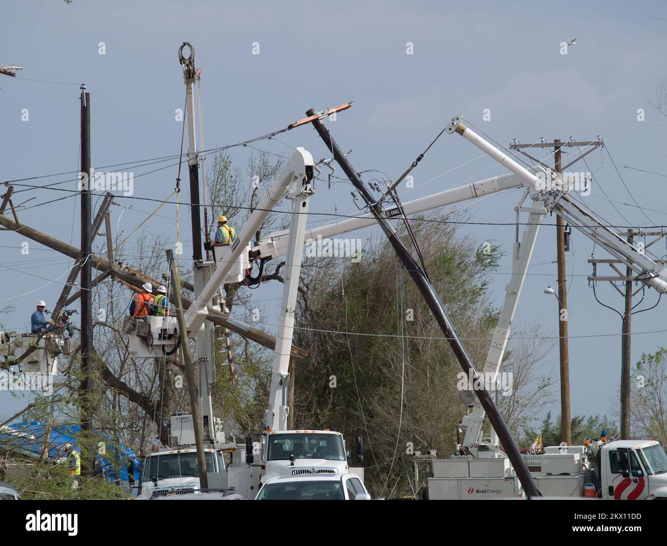 Downed power lines Banque de photographies et d’images à haute résolution - Alamy