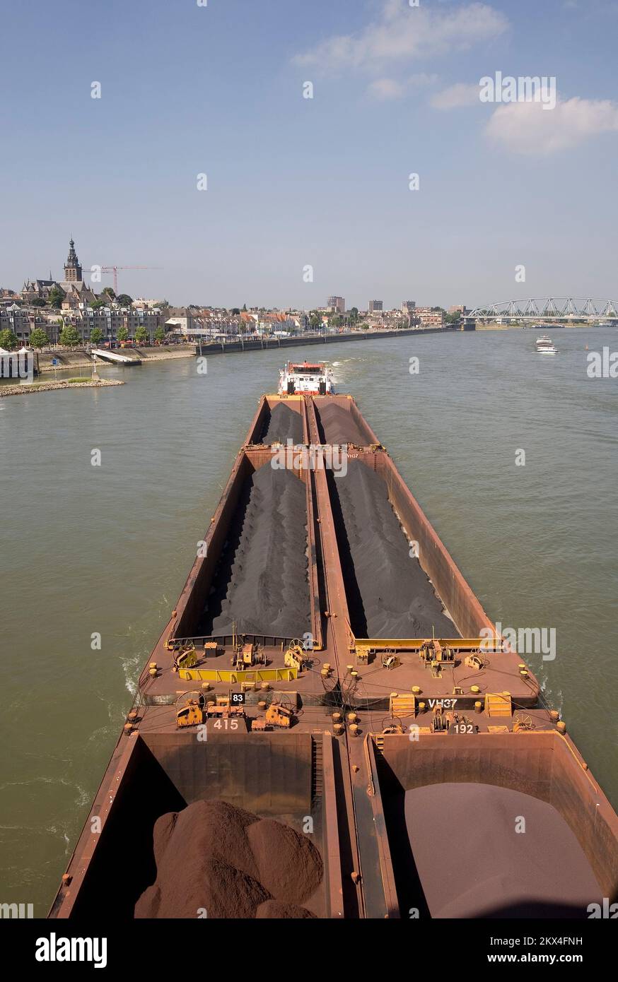 Bateau pousseur passerelle Banque de photographies et d’images à haute ...