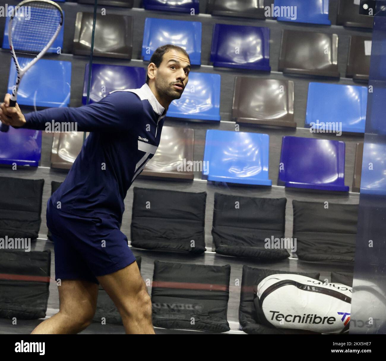 Samedi, le défenseur Mohamed Elshortbgy a pratiqué sur le court central ...