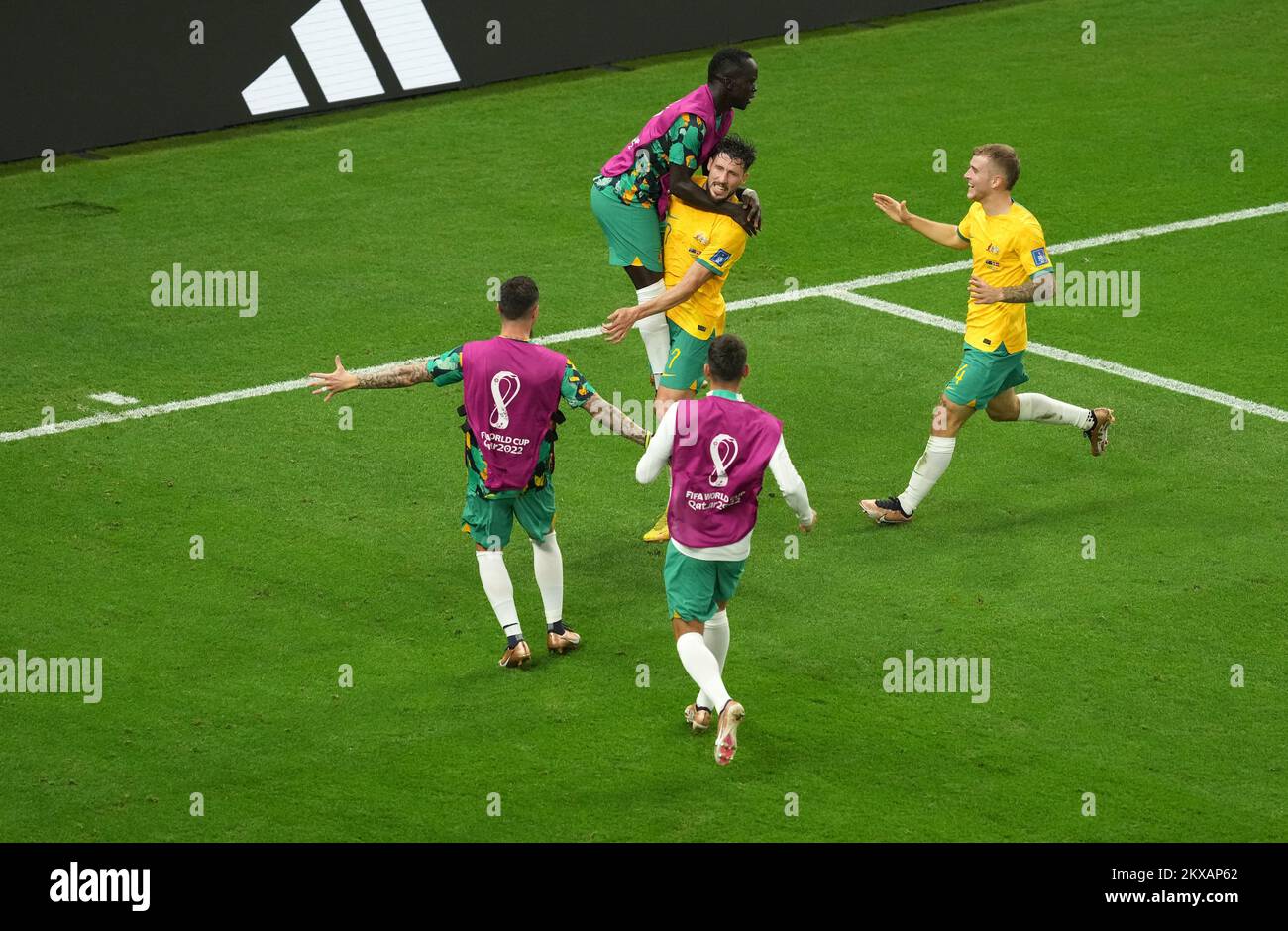 Mathew Leckie, en Australie, célèbre le premier but de son équipe lors ...