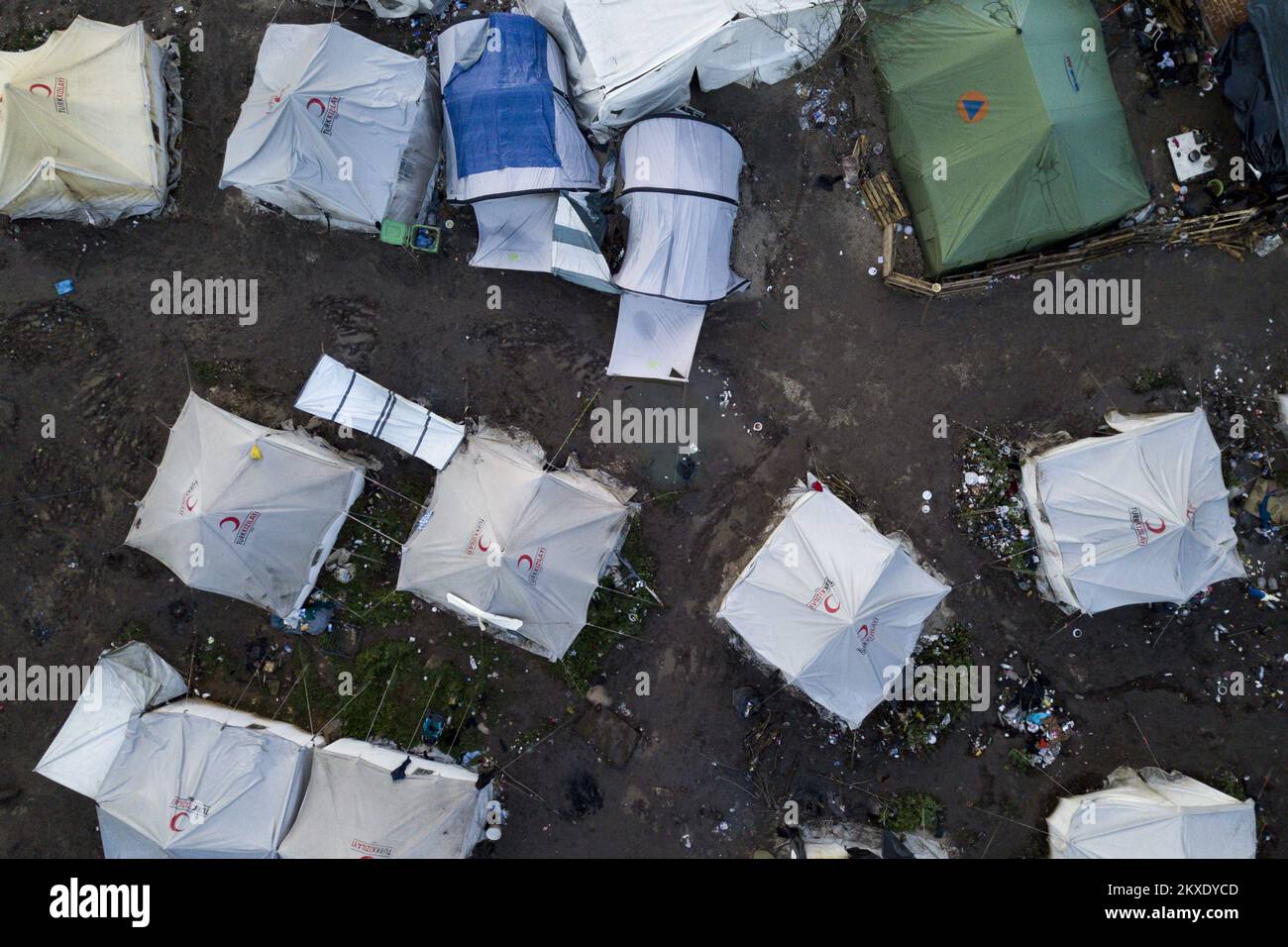 29.11.2019., Bihac, Bosnie-Herzégovine - un peu moins de 1000 migrants ...