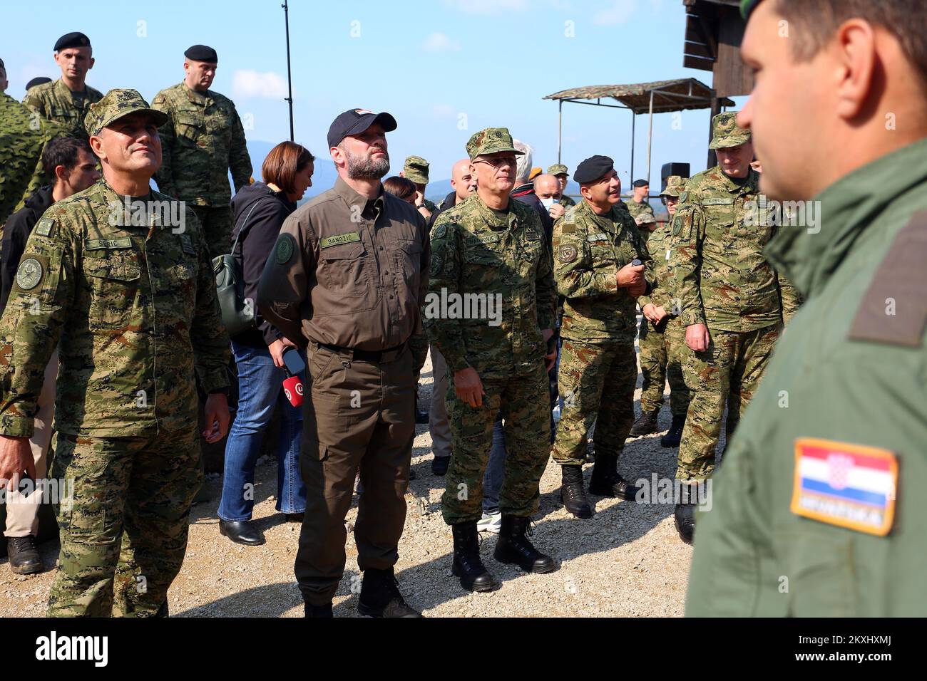 Le commandant de l'armée croate, le colonel Boris seric, le ministre de ...