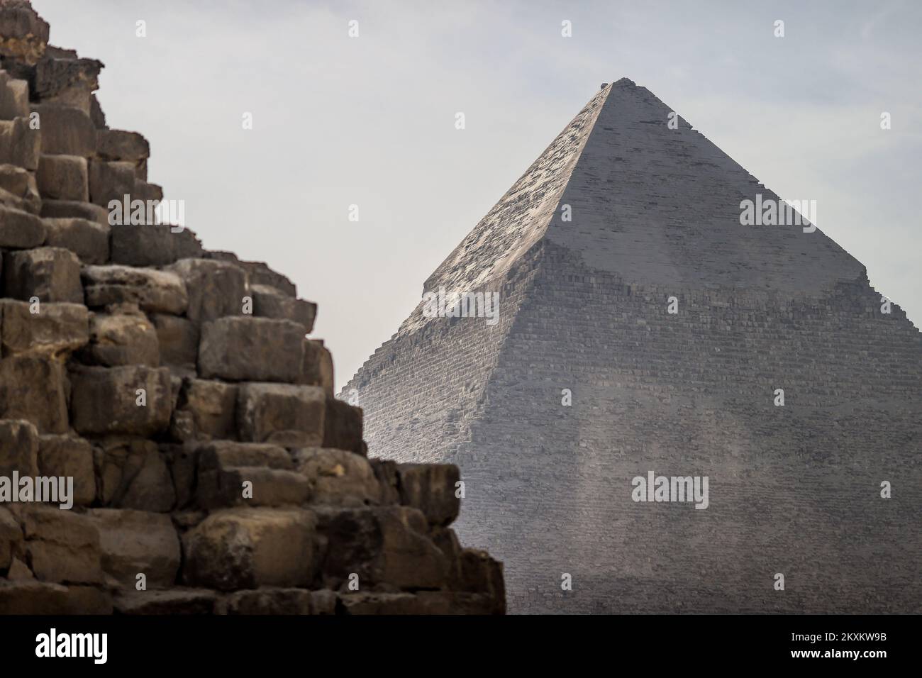 La Grande Pyramide de Gizeh est la plus ancienne et la plus grande des ...