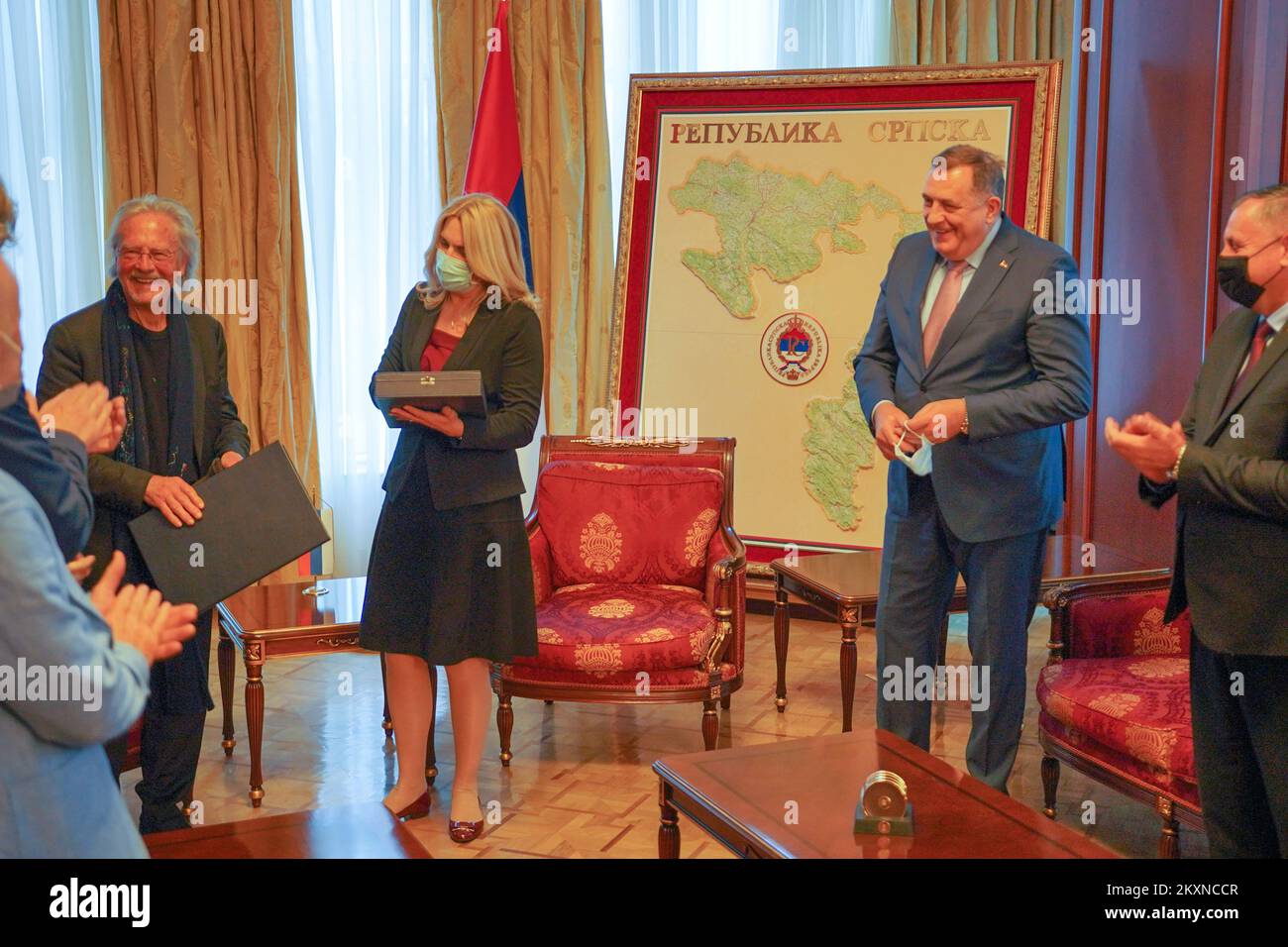 Zeljka Cvijanovic, présidente de la Republika Srpska avec Peter Handke ...