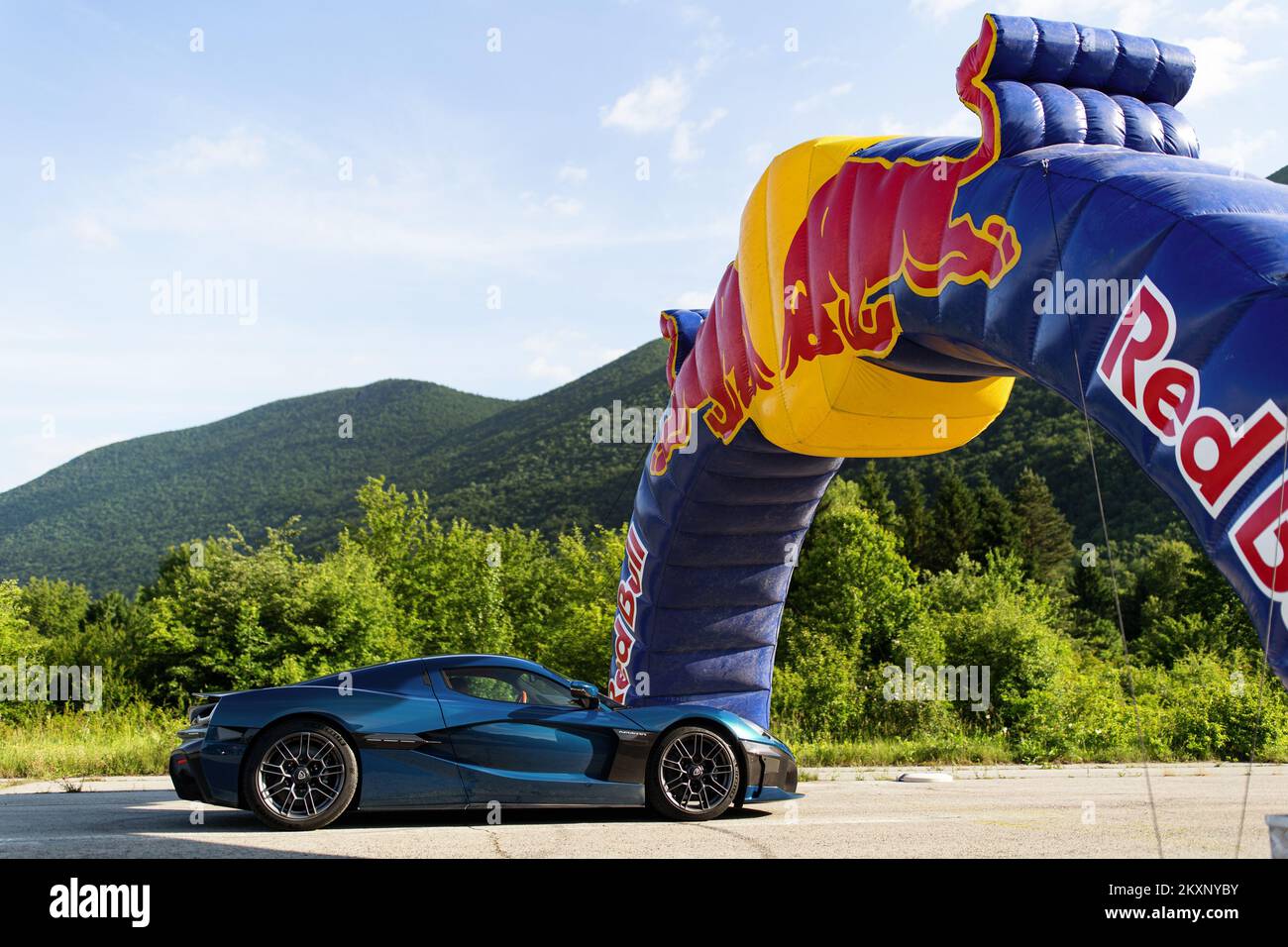 Voiture de luxe Nevera de Mate Rimac peut être vu sur Rally Rose Wing dans Zeljava Air base, en ...