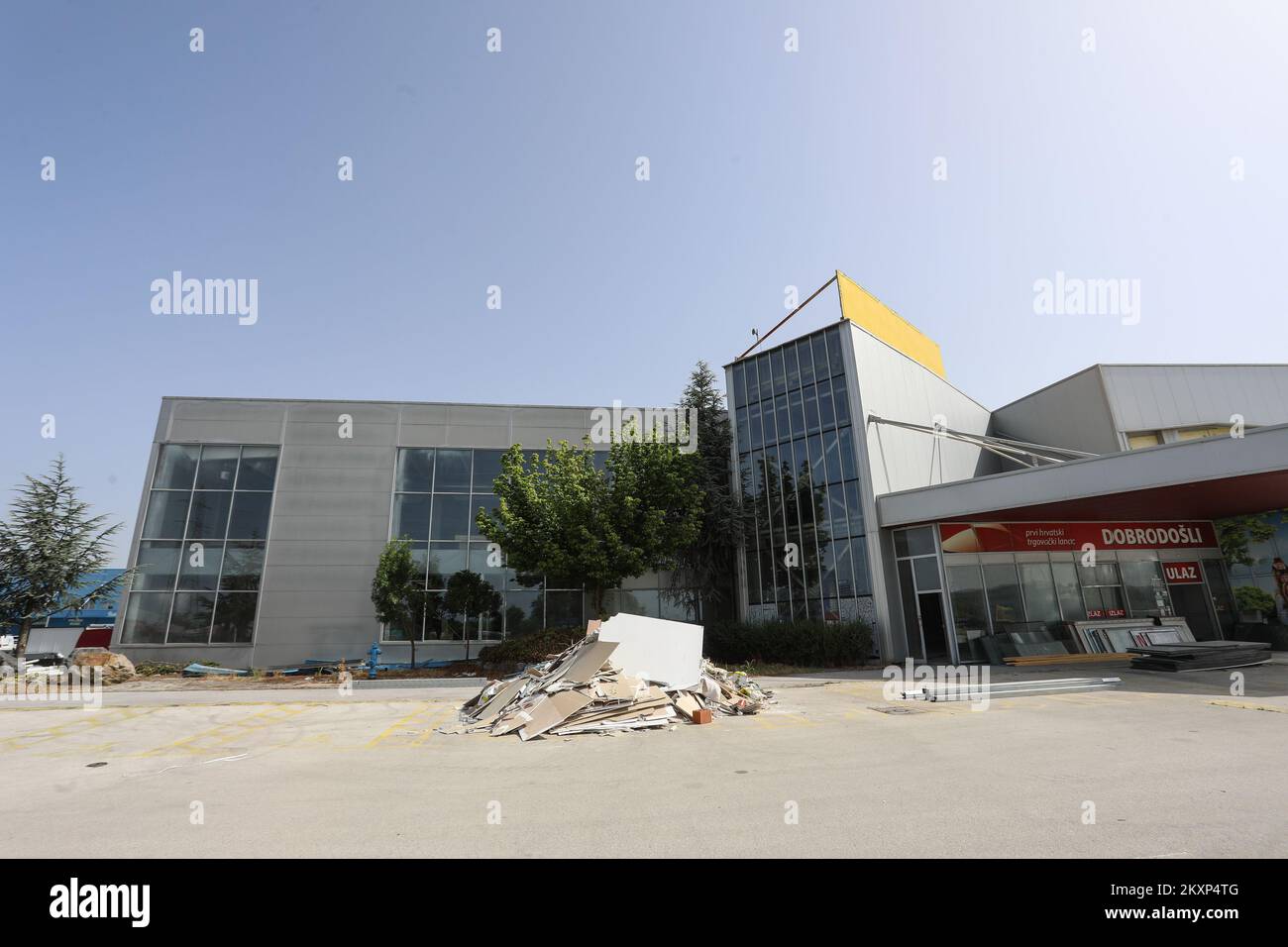 Le chantier de construction temporaire du hall des voitures de Rimac est représenté dans l ...