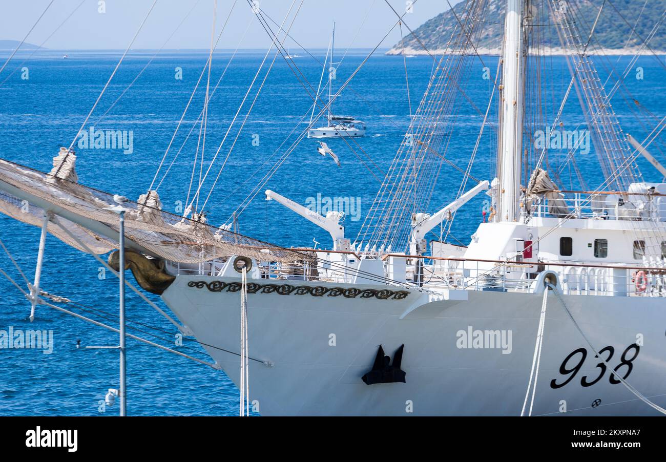 Le navire d'entraînement à la voile de la Marine nationale algérienne ...