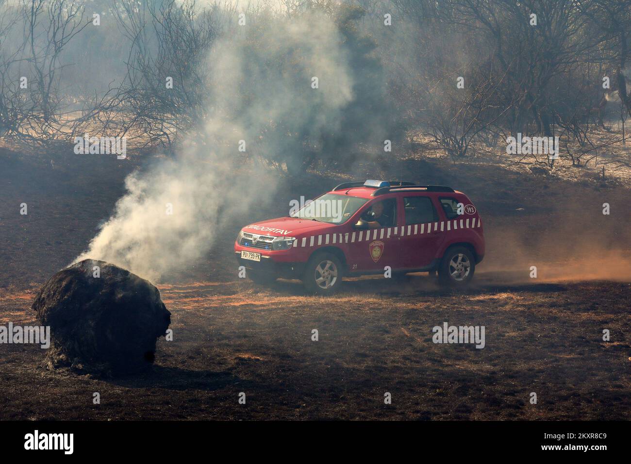 12 août 2021, Pula - Un incendie a éclaté dans le voisinage plus large ...