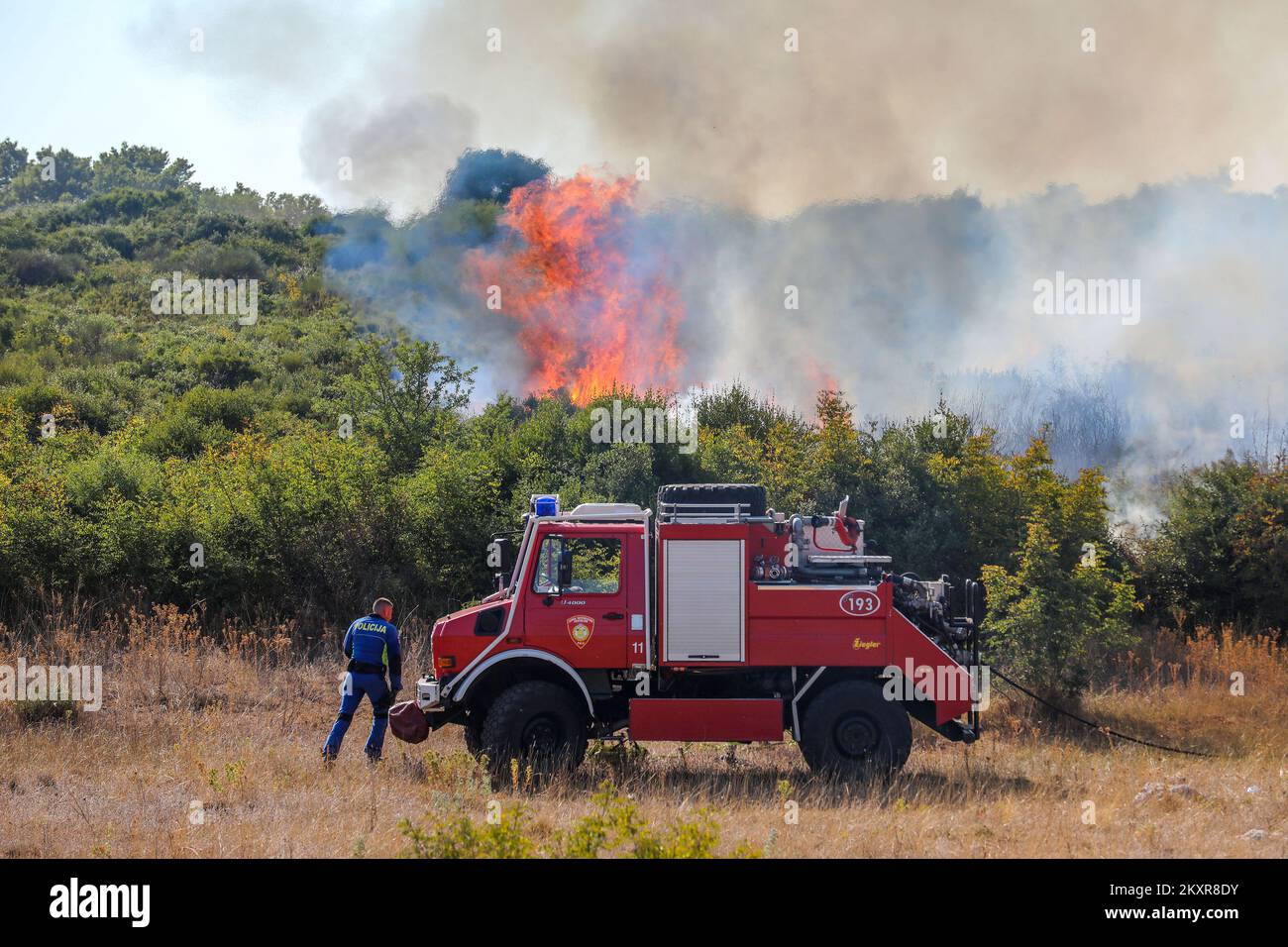 12 août 2021, Pula - Un incendie a éclaté dans le voisinage plus large ...