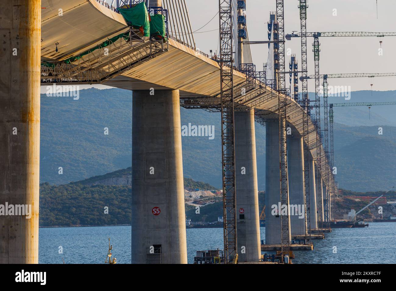 Photo prise sur 16 août 2021 montre le chantier de construction du pont ...
