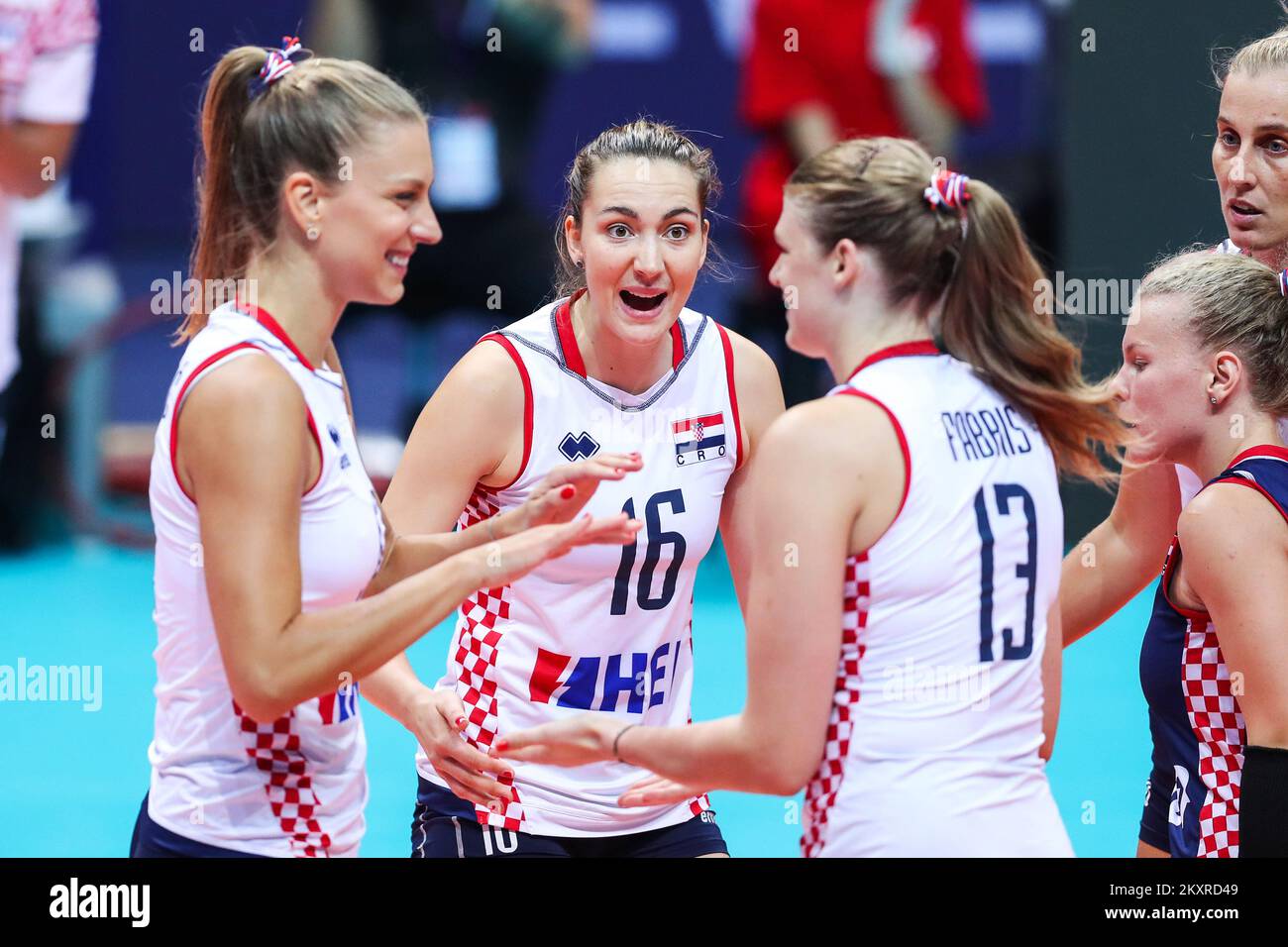 ZADAR, CROATIE - AOÛT 19 : Laura Milos et Samanta Fabris de Croatie ...