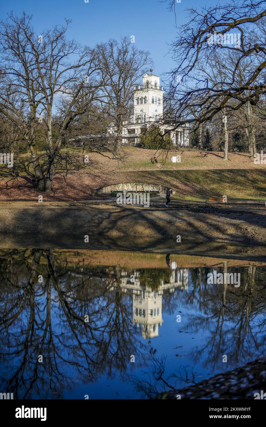 Les lacs du parc Maksimir se remplissent après rénovation à Zagreb, en ...