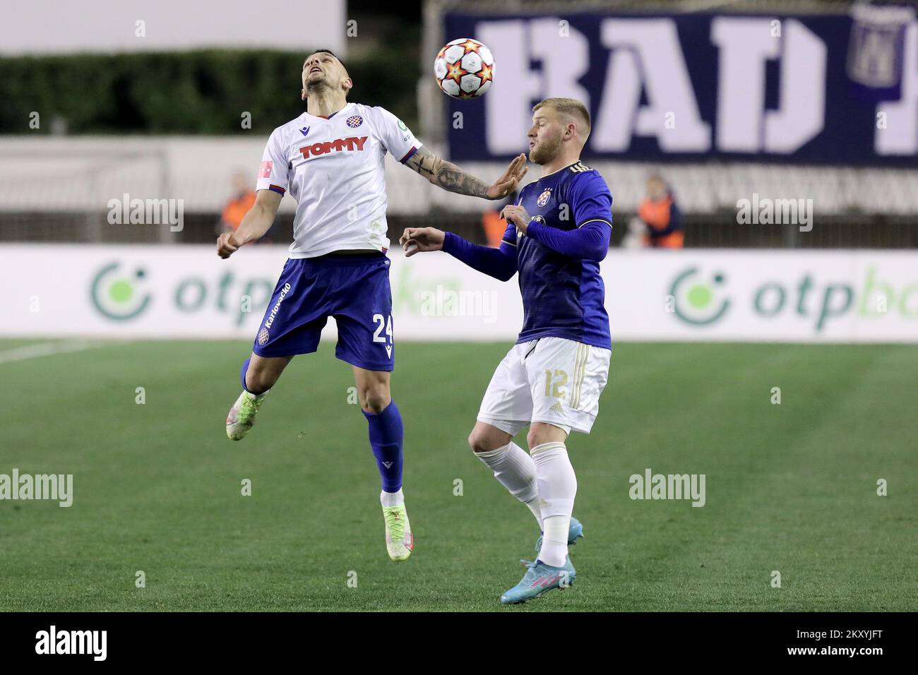 Dino Mikanovic de Hajduk Split et Petar Bockaj de Dinamo Zagreb pendant ...