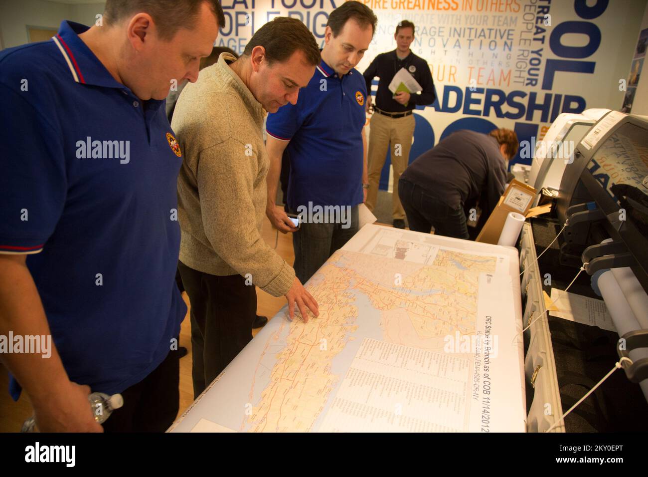 Queens (N.Y.), 15 novembre 2012 Alexey Audeev, Directeur adjoint du ...