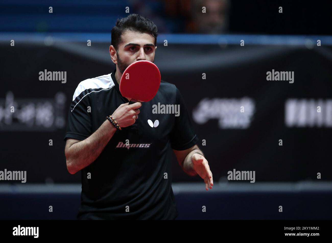 Noshad Alamiyan, de l'Iran, action contre Chuang Chih-Yuanin lors du ...