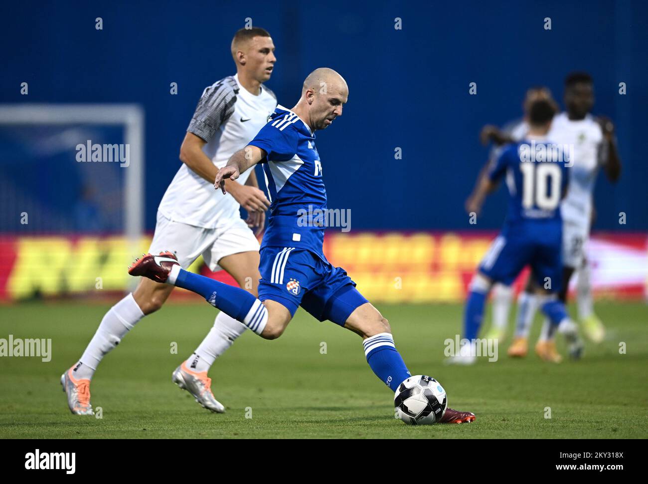 ZAGREB, CROATIE - AOÛT 09 : Josip Misic de GNK Dinamo Zagreb contrôle ...
