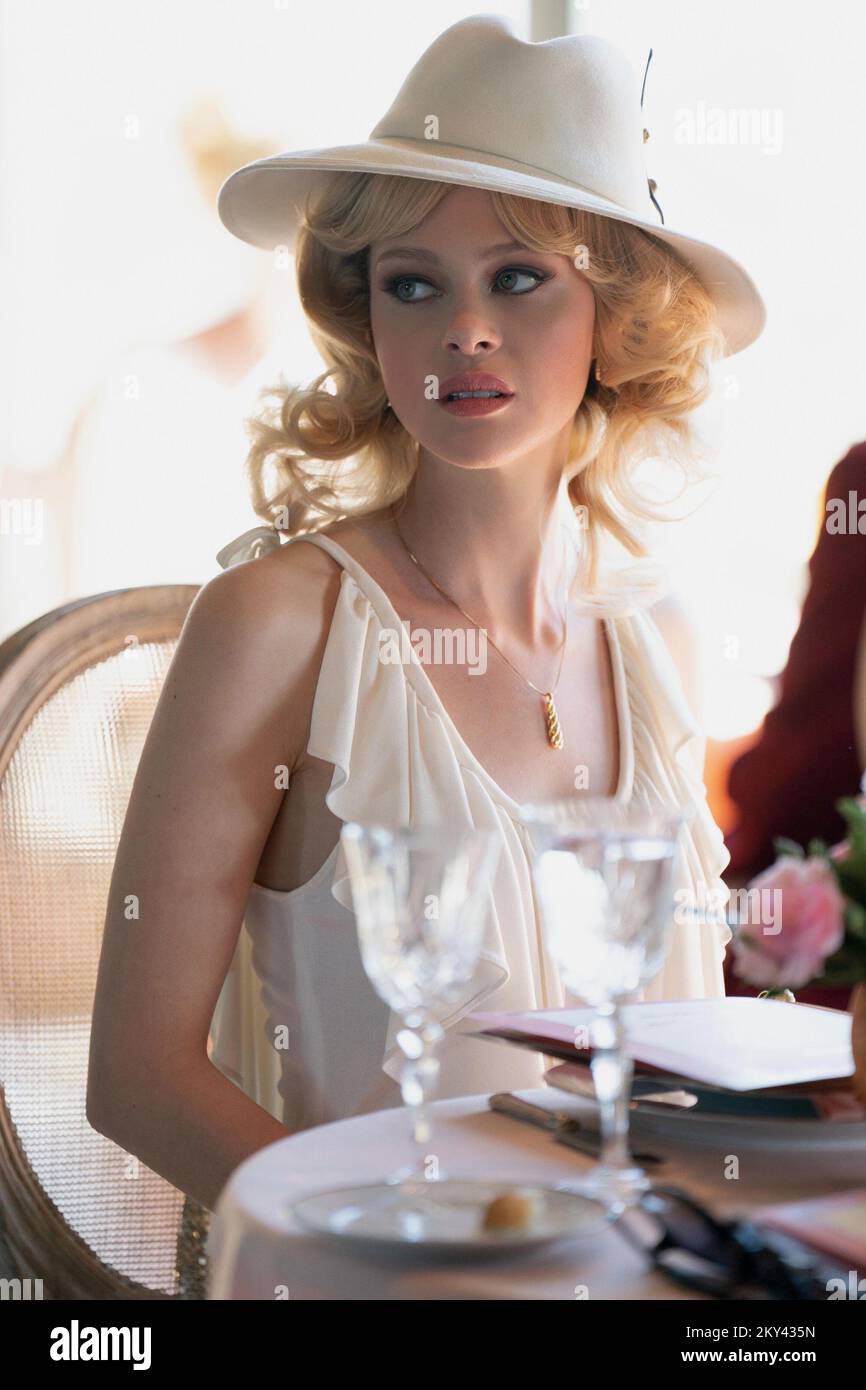 BIENVENUE À CHIPPENDALES, Nicola Peltz comme Dorothy Stratten, une ...