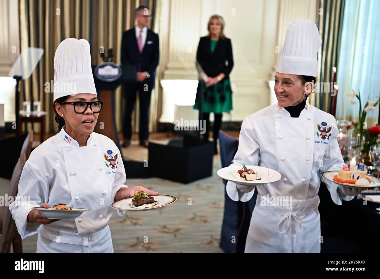 Le chef exécutif de la Maison-Blanche, Cris Comerford, et le chef de ...