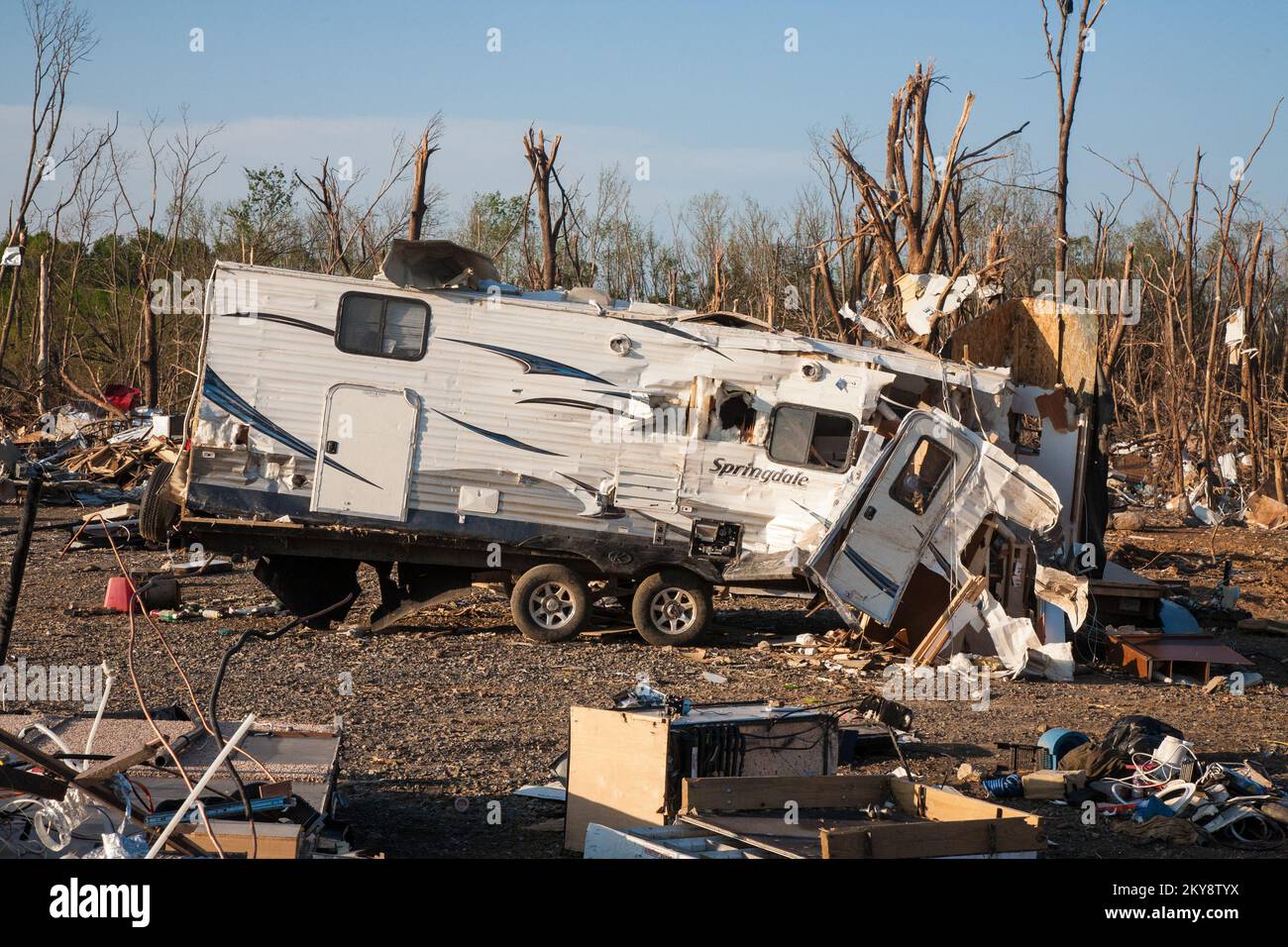 Mayflower, AR, 10 mai 2014 – débris de tornade et dommages sur l ...