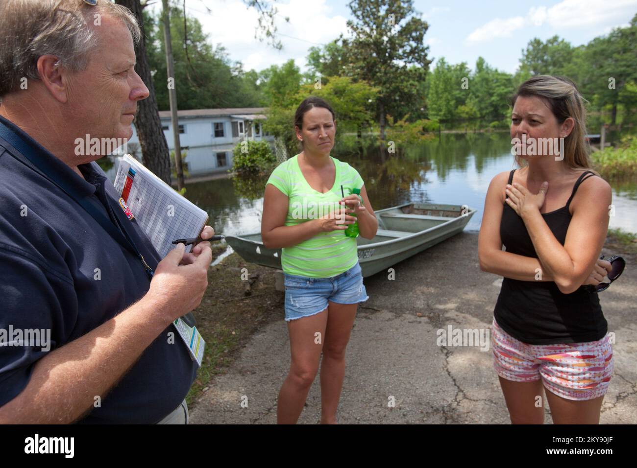Grand Ridge, FL, 12 mai 2014 au cours d'une évaluation des dommages ...